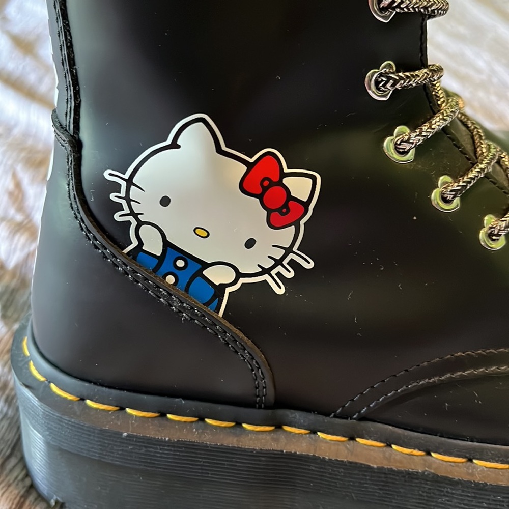 Hello Kitty Doc Martens - Gem
